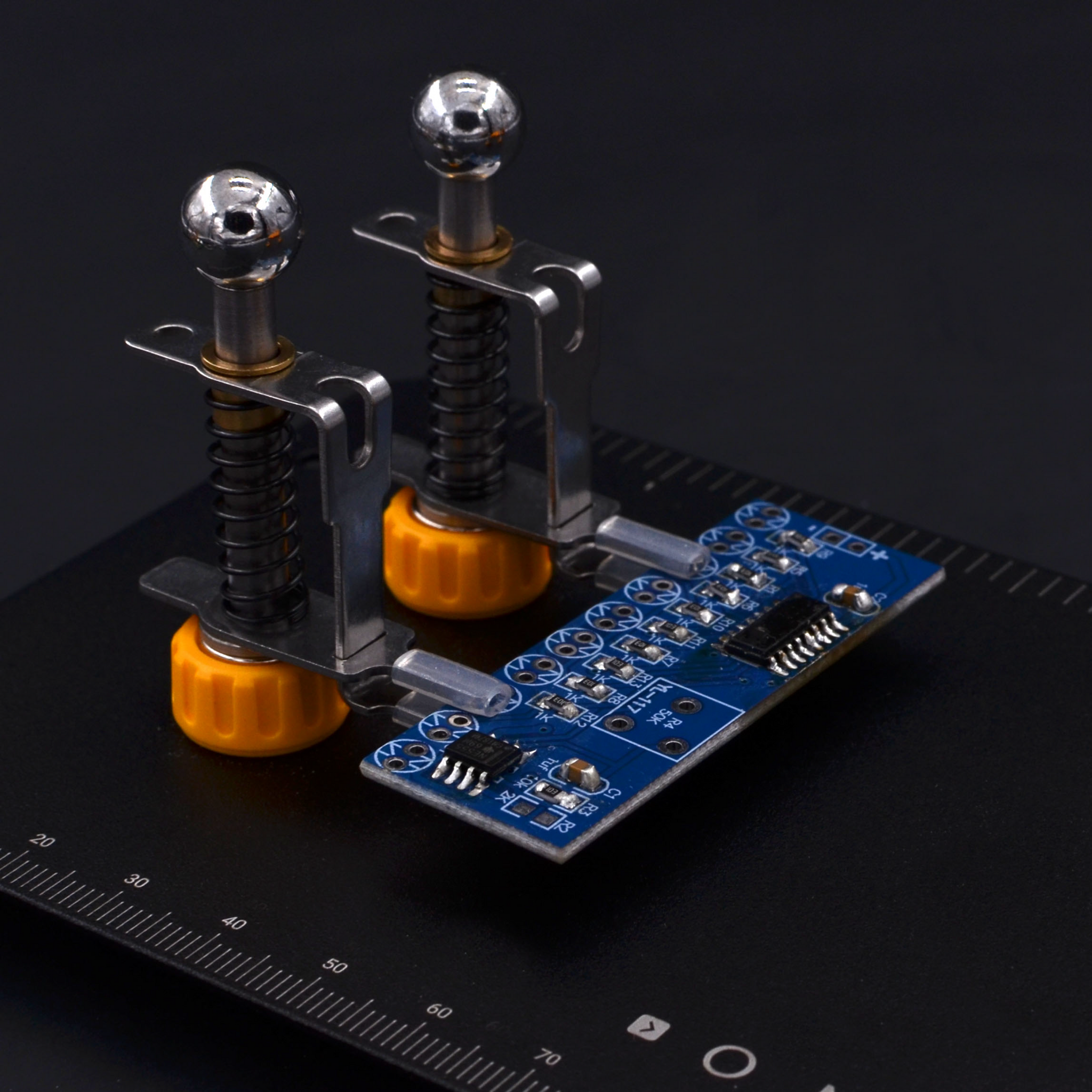 Omnifixo - Makers Third Hand – OMNIFIXO